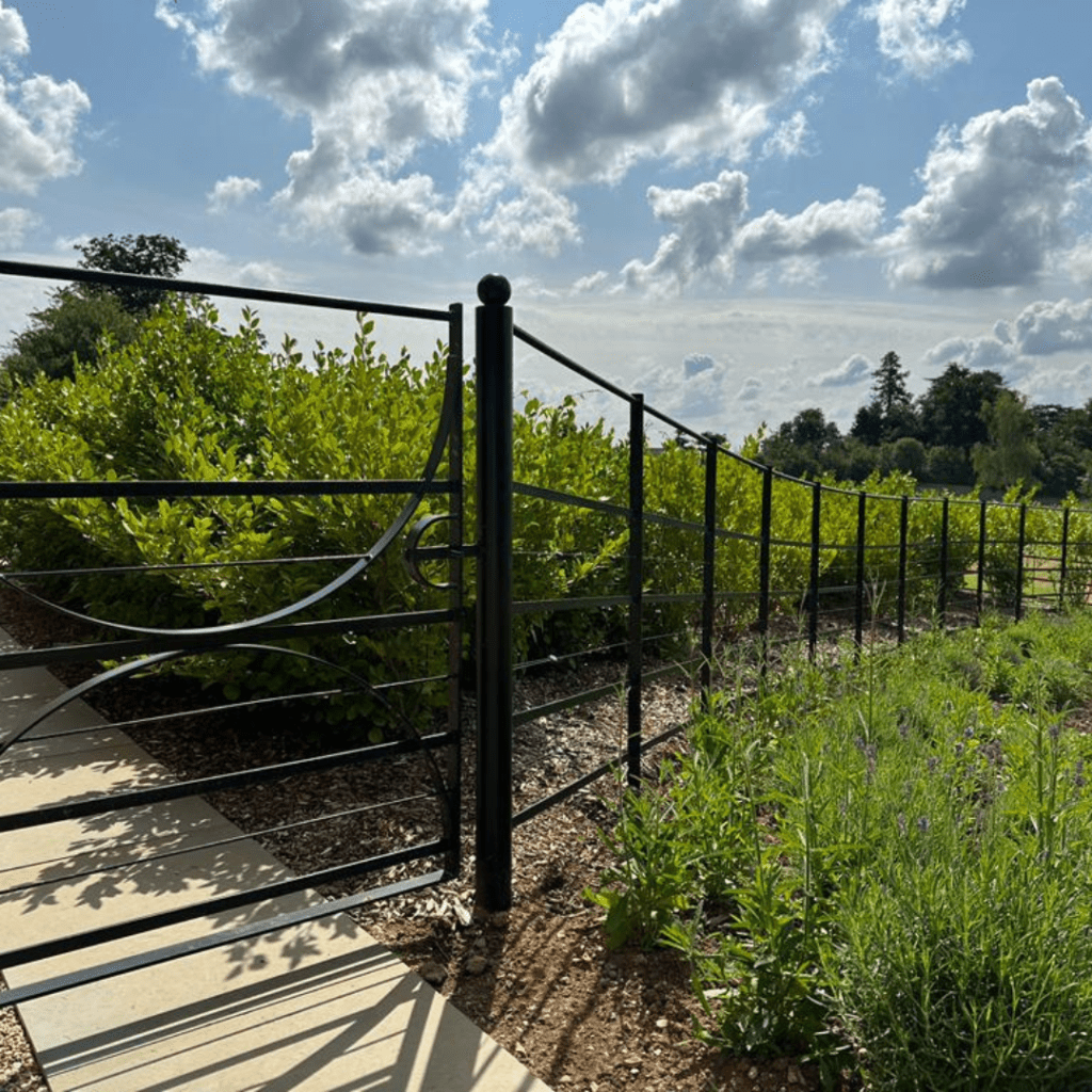 Traditional Estate Fencing | Steel Lawn Edging